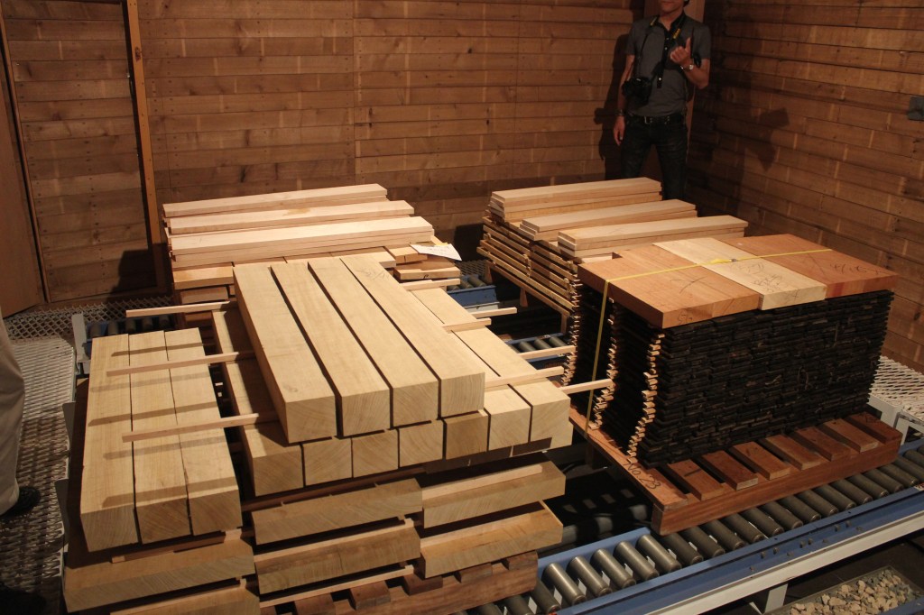 Fujigen Gakki Factory Tour!! – Drowning in Guitars!